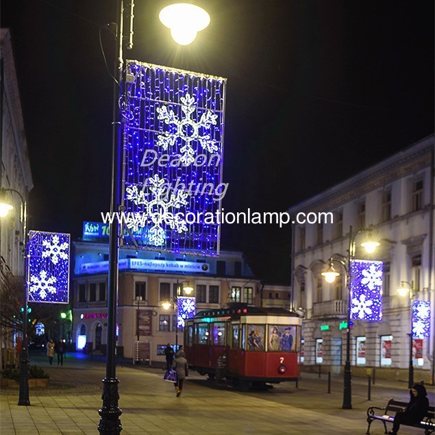Snowflake Commercial Street Light Pole Decorations
